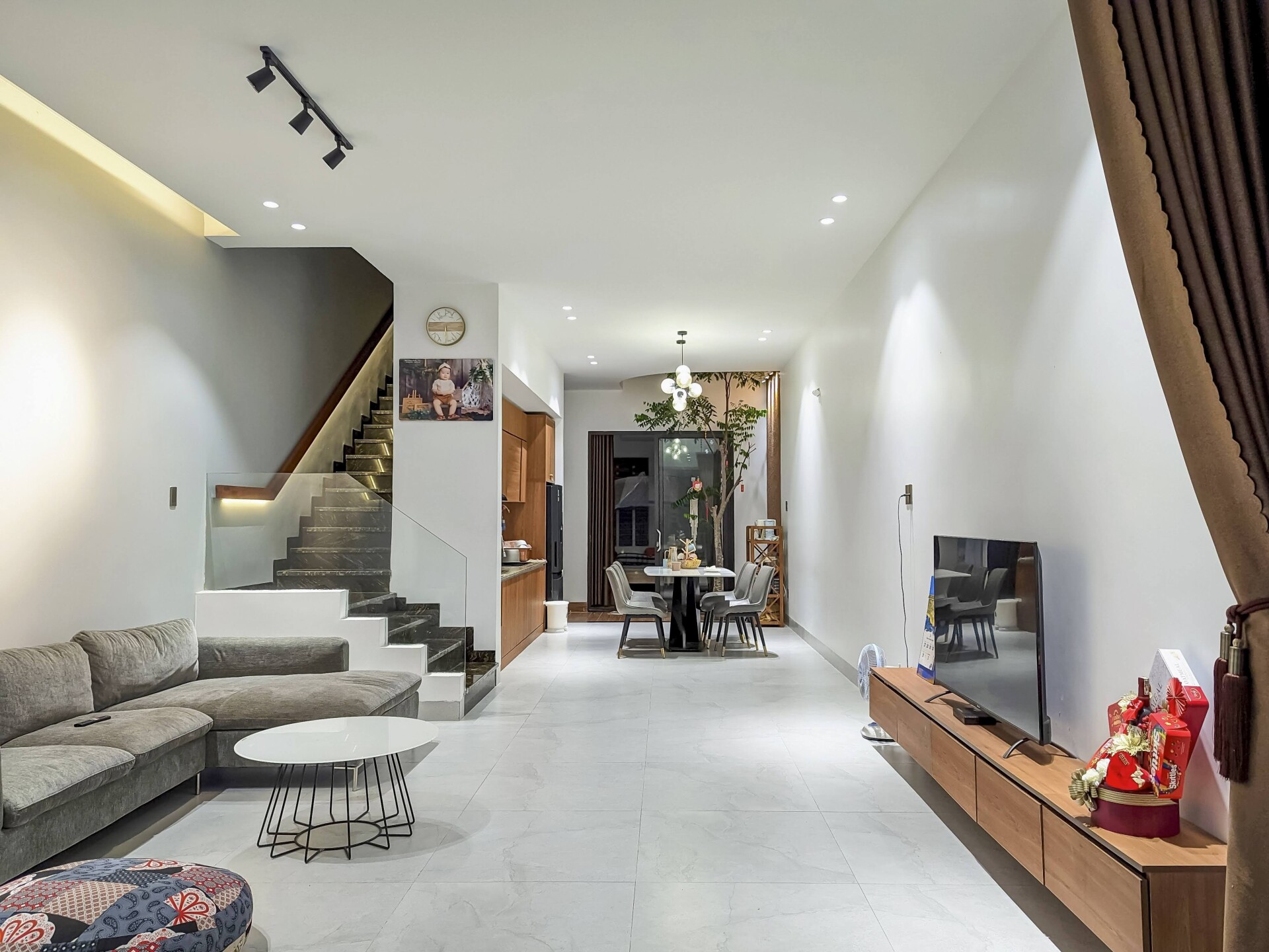 CÁ HOUSE - Căn nhà của cặp vợ chồng trẻ dưới tuổi 30 được tiết chế hình ...